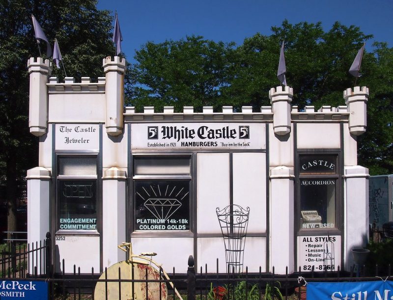 White Castle is deemed to be the first fast food chain restaurant in ...