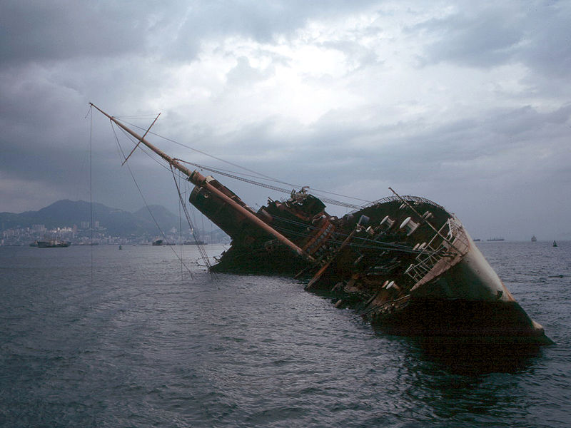 The Wreck of RMS Queen Elizabeth - Hong Kong Harbor | The Vintage News