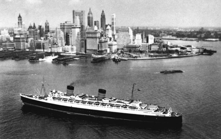 The Wreck of RMS Queen Elizabeth - Hong Kong Harbor | The Vintage News