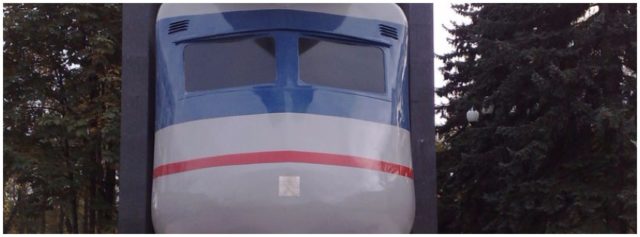 The Soviet jet train of the 1970s, which reached 155 mph, now rusts on ...