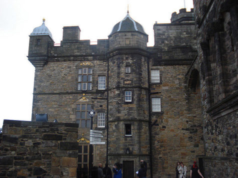 The legendary Edinburgh Castle occupies the site of a 350-million-year ...