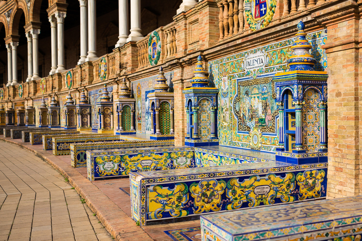 Plaza de España in Seville enthralls visitors and adorns film sets ...