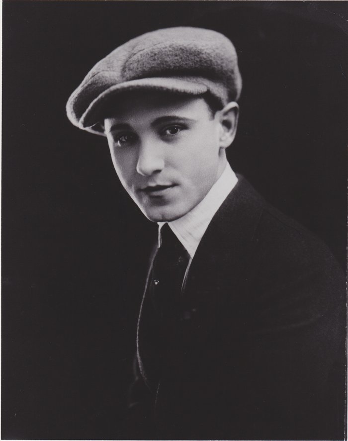 Thomas Lyle Williams created the first Maybelline mascara using ...