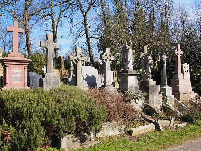 One of the creepiest cemeteries in London, the Highgate Cemetery | The ...