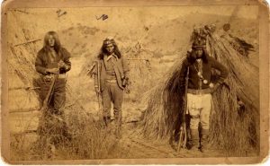 25 Beautiful Pictures of the Legendary Apache Tribe | The Vintage News