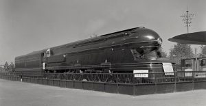 Futuristic Photos of Streamlined Art Deco Trains from the 1930s | The ...