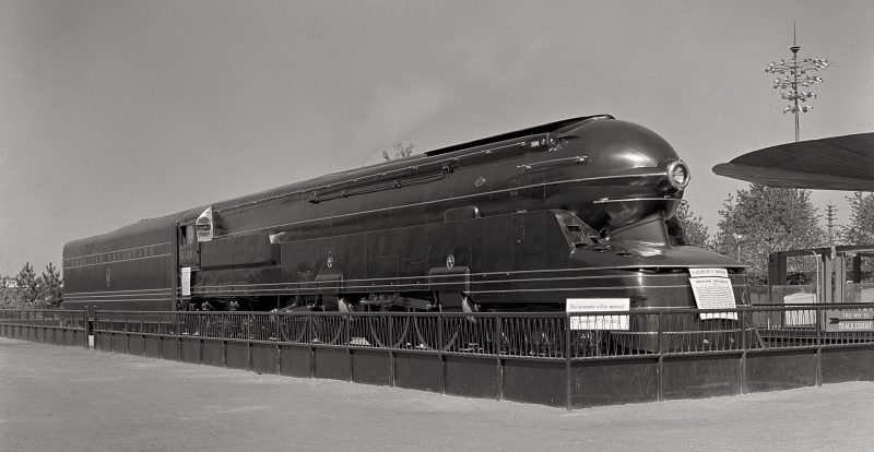 Futuristic Photos of Streamlined Art Deco Trains from the 1930s | The ...