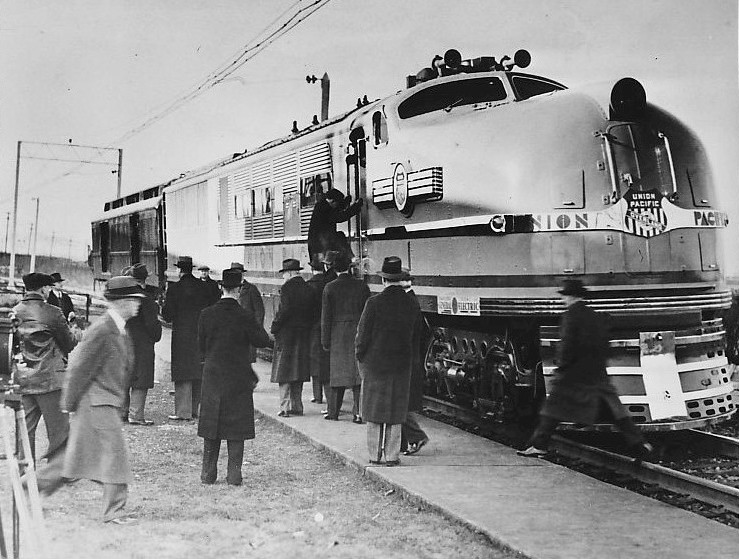 Futuristic Photos of Streamlined Art Deco Trains from the 1930s | The ...