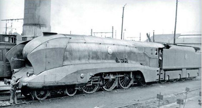 Futuristic Photos of Streamlined Art Deco Trains from the 1930s | The ...