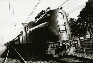 Futuristic Photos of Streamlined Art Deco Trains from the 1930s | The ...