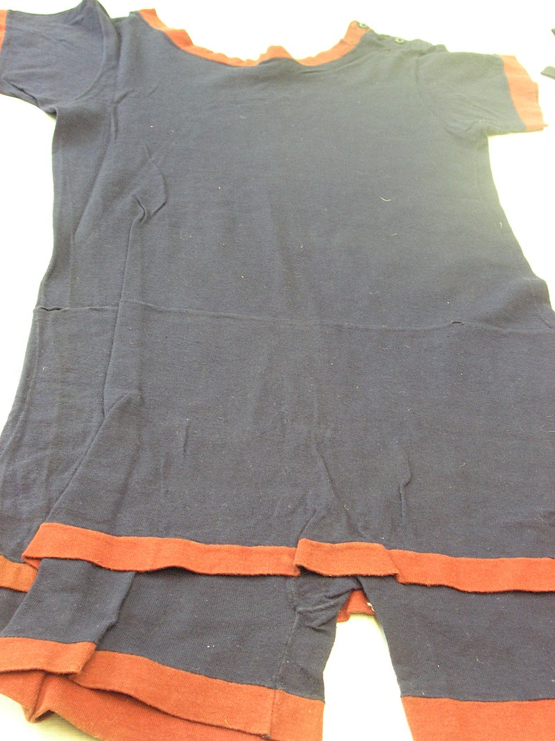 Outrageous! Victorian women in swimwear | The Vintage News