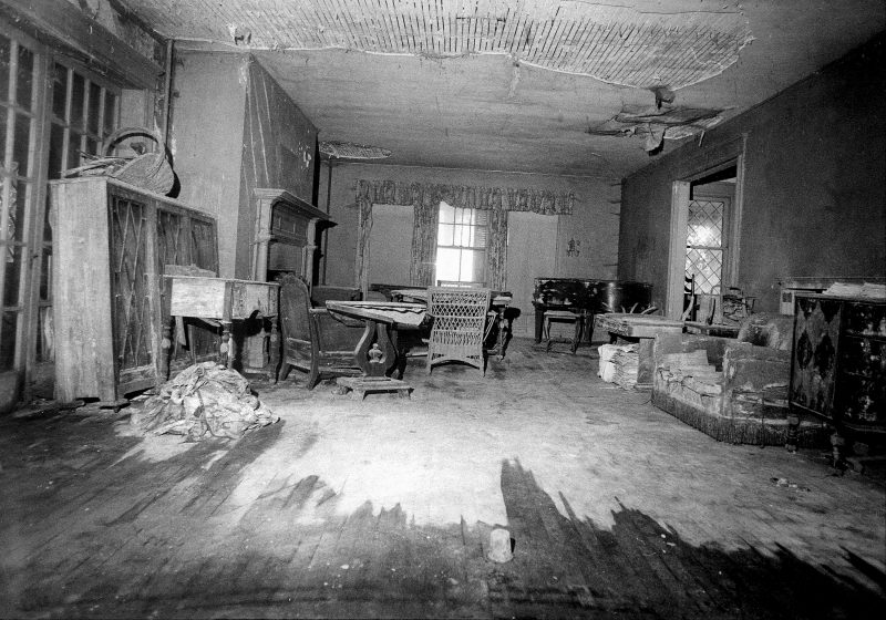 Little Edie, Jackie Kennedy's cousin lived 20 years in a mansion ...