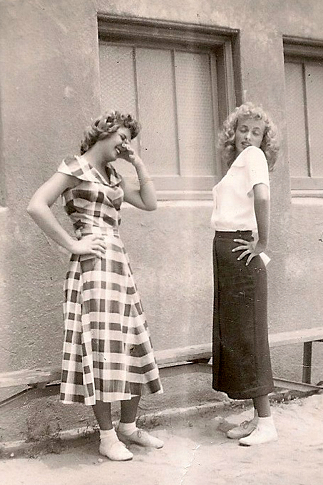 Vintage Fashion - 1950s Teenage Girls with their Doo Wop Dresses | The ...