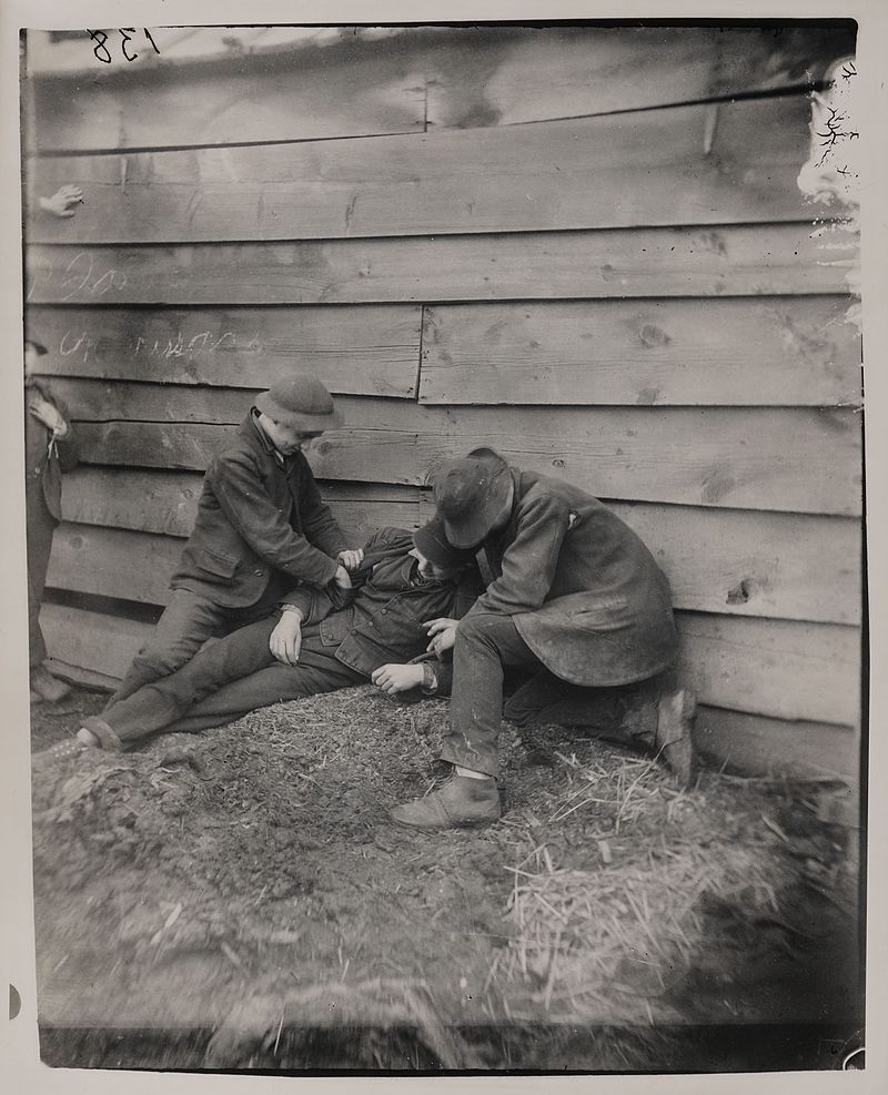 Haunting Photos Show Gritty Life in the New York Slums 130 Years Ago ...