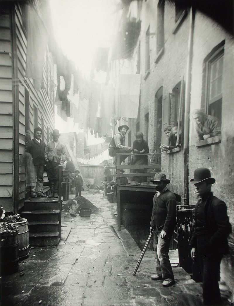 Haunting Photos Show Gritty Life in the New York Slums 130 Years Ago ...