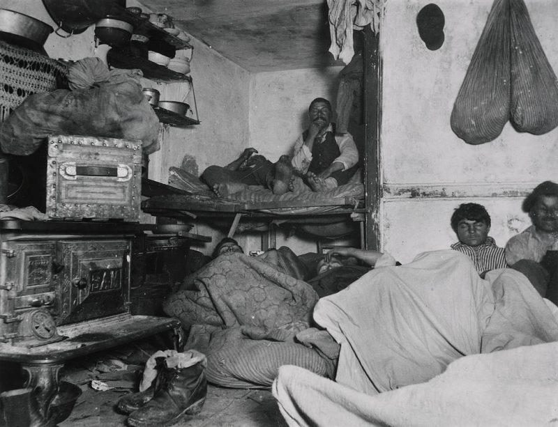 Haunting Photos Show Gritty Life in the New York Slums 130 Years Ago ...