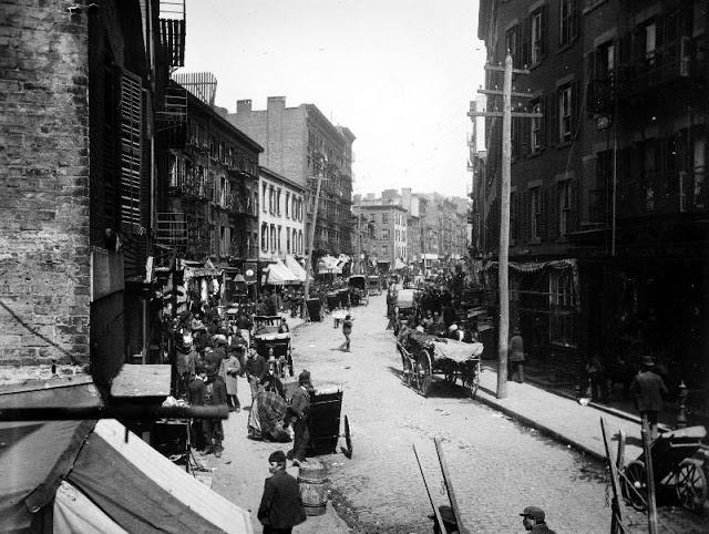 Haunting Photos Show Gritty Life in the New York Slums 130 Years Ago ...