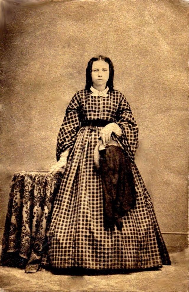 Vintage Supermodels - “Glamorous” Dresses in the 1860s | The Vintage News