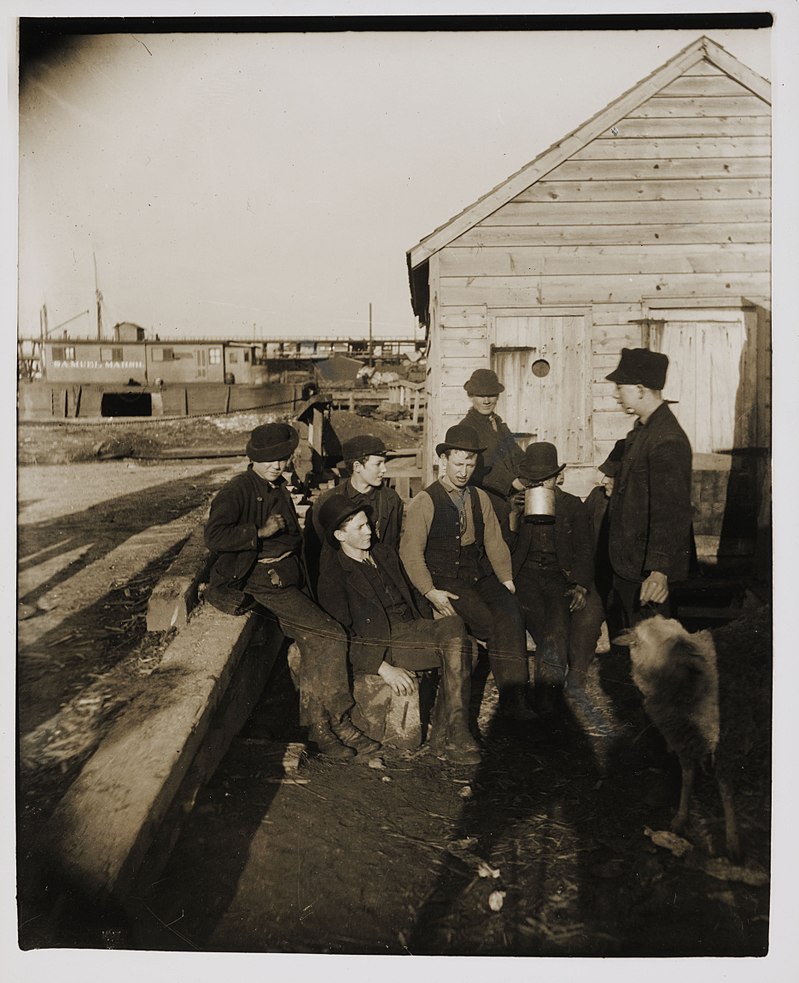 Haunting Photos Show Gritty Life in the New York Slums 130 Years Ago ...