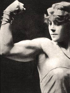 Mrs. Muscles! Photos of Vintage Strongwomen | The Vintage News