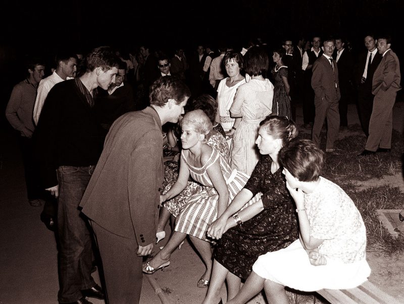 Girls in the 60s: Vintage Fashion Photos From the Swinging Sixties ...