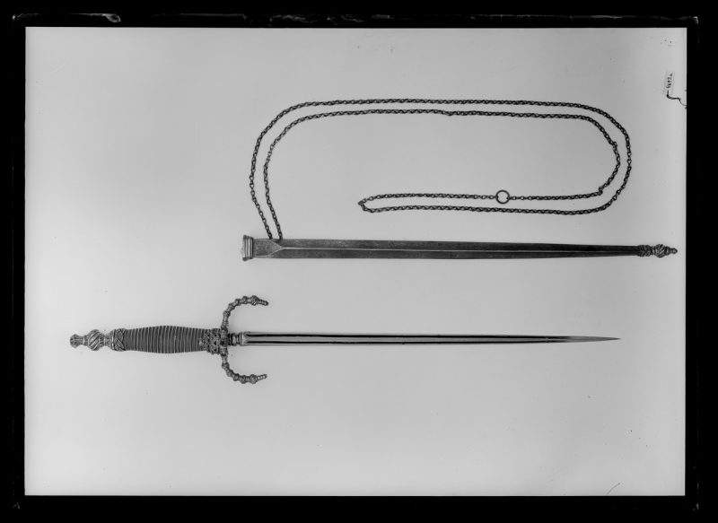 The Iconic Stiletto Dagger - Weapon of Choice Among Medieval Knights ...