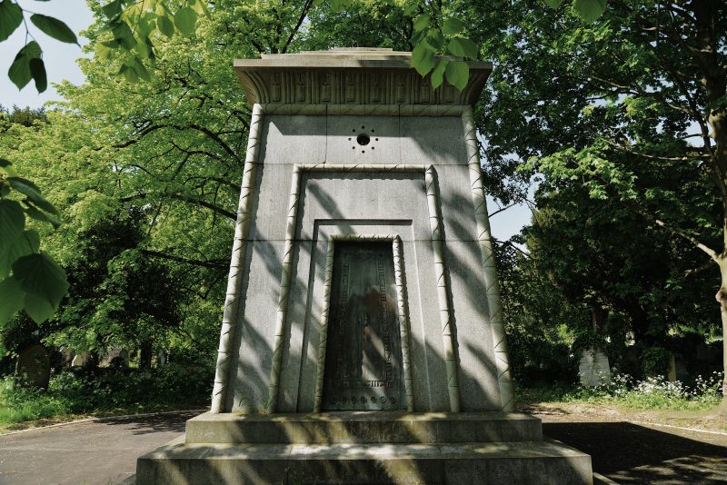 The story behind London's "Time-Traveling" Tomb | The Vintage News