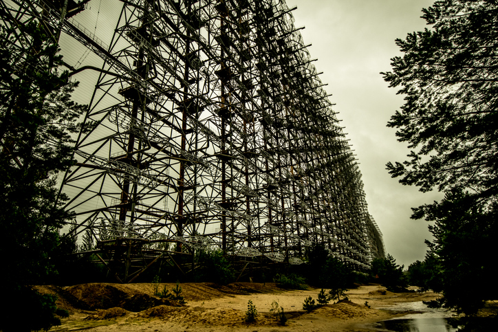 Brave Tourists Visit Chernobyl to See this Enormous Abandoned Radar ...