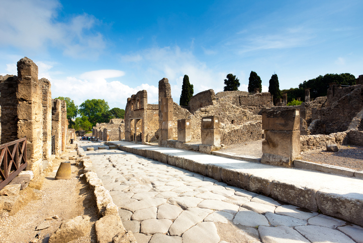 Italian Police Detain UK Woman for Trying to Steal Pompeii Mosaic | The ...
