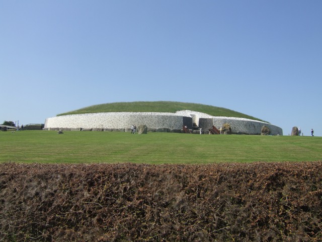 Ireland's Mysterious Newgrange Tomb - Older than the Great Pyramids ...