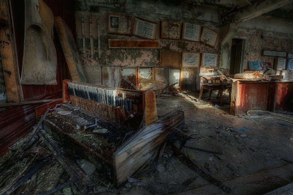 In Photos: Urban Explorer Captures the Harrowing Reality of Chernobyl ...