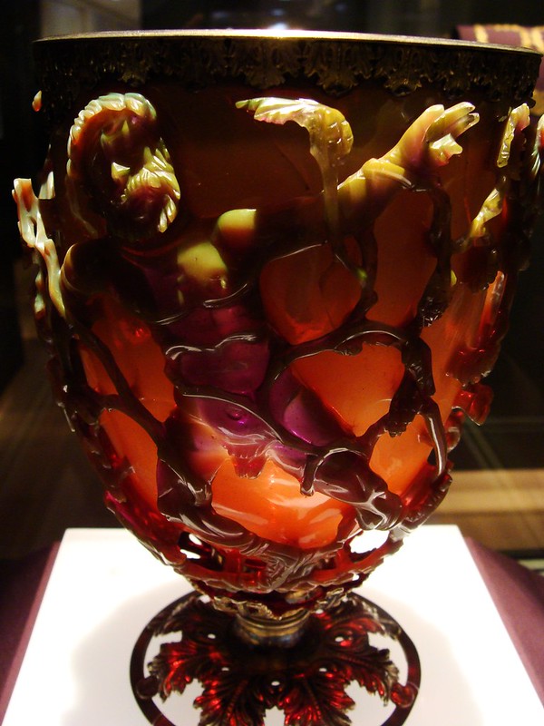 This Color-Changing Ancient Roman Cup is Humanity's First use of ...