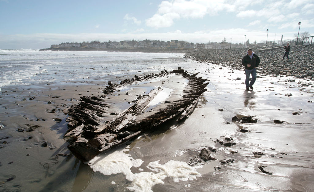 Storm in Maine Uncovers Famous Colonial-Era Shipwreck of The Defiance ...