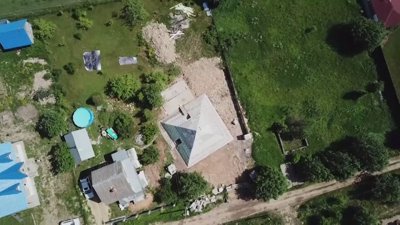 Russian Couple Build Huge Replica of the Great Pyramids in Backyard ...