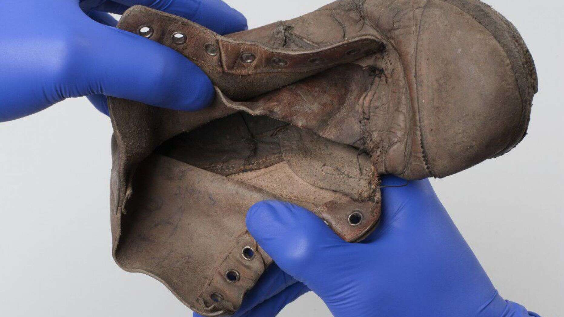 Hidden Inscription in Child's Shoe at Auschwitz Reveals a Mother's Love ...