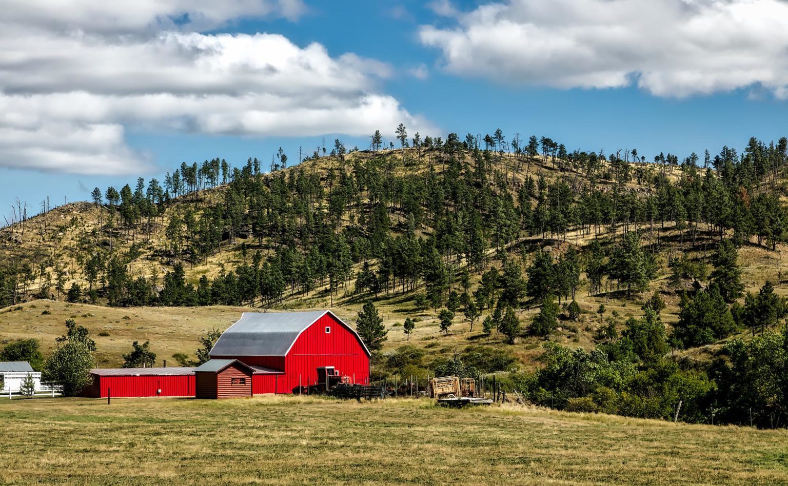 The Reason Barns Are Painted Red Goes All the Way Back to the Cosmos ...