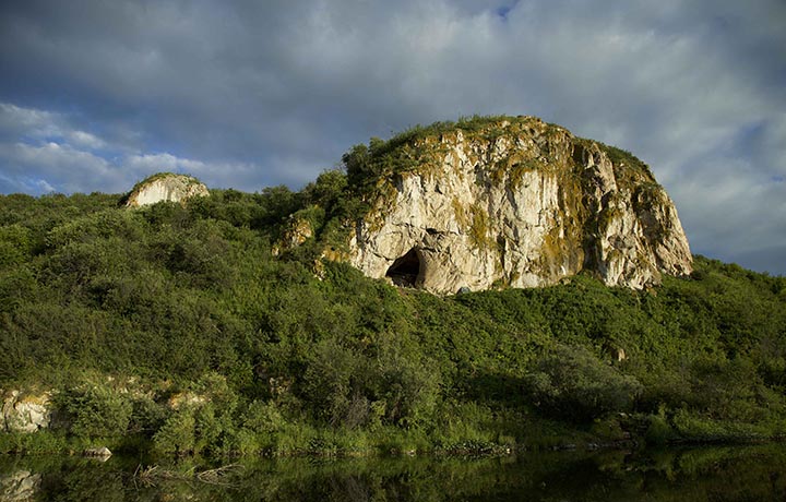 Neanderthal Woman’s Walk of Love 90,000 Years Ago Between two Caves 65 ...