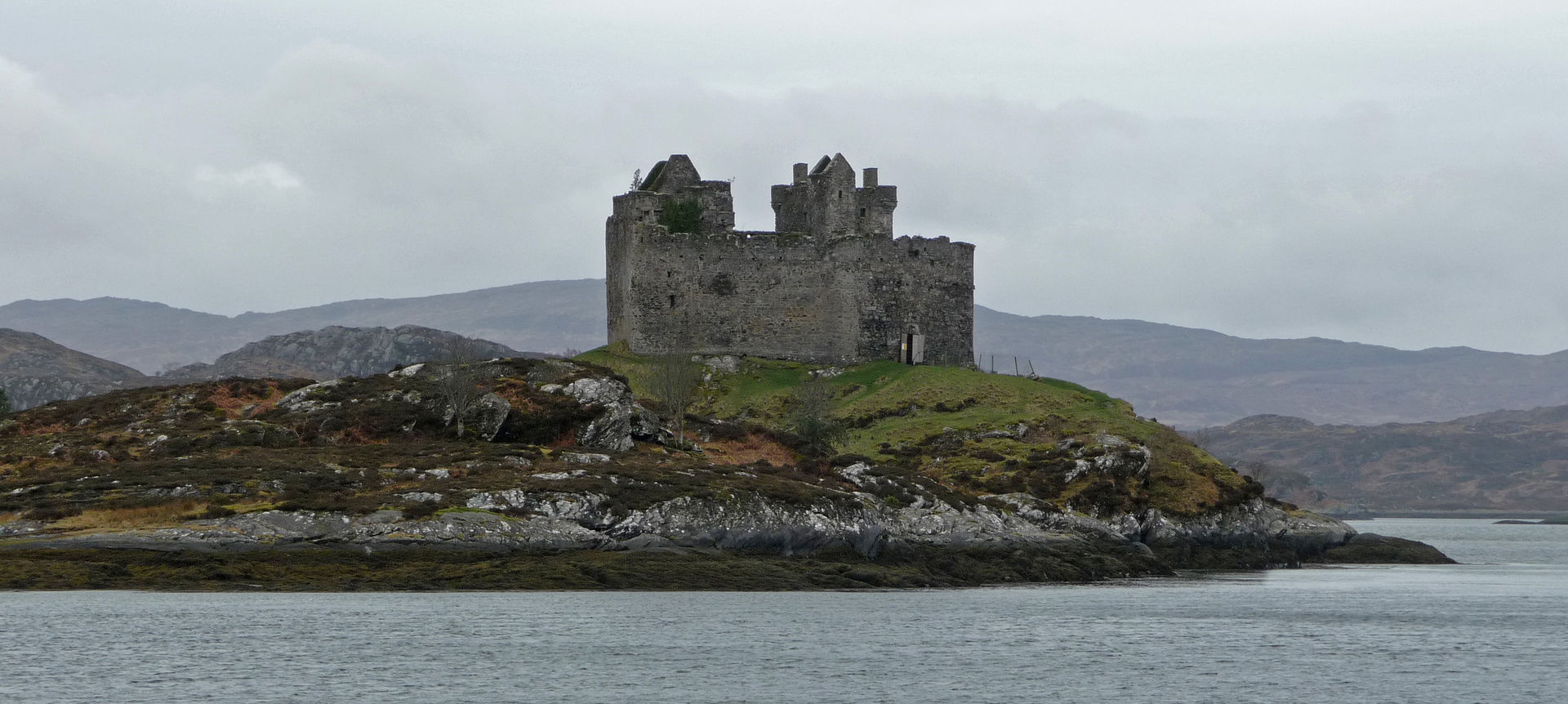 With It's Own Castle, Scottish Island Yours For $112,000 | The Vintage News