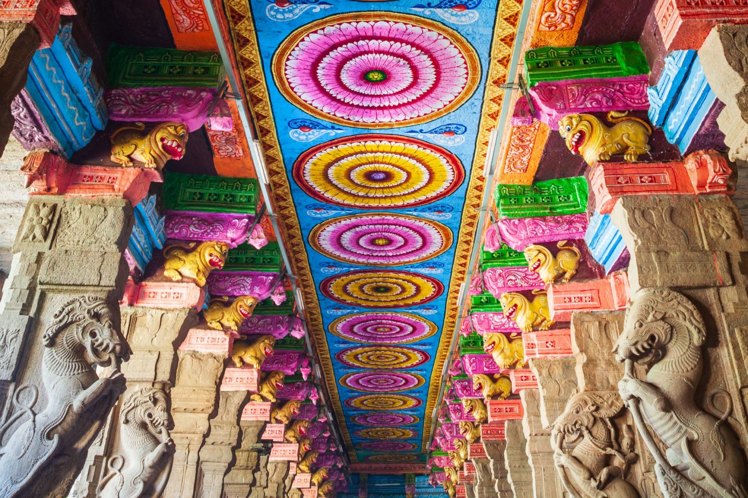 Meenakshi Temple: A Colorful Wonder Covered in 1500 Sculptures | The ...
