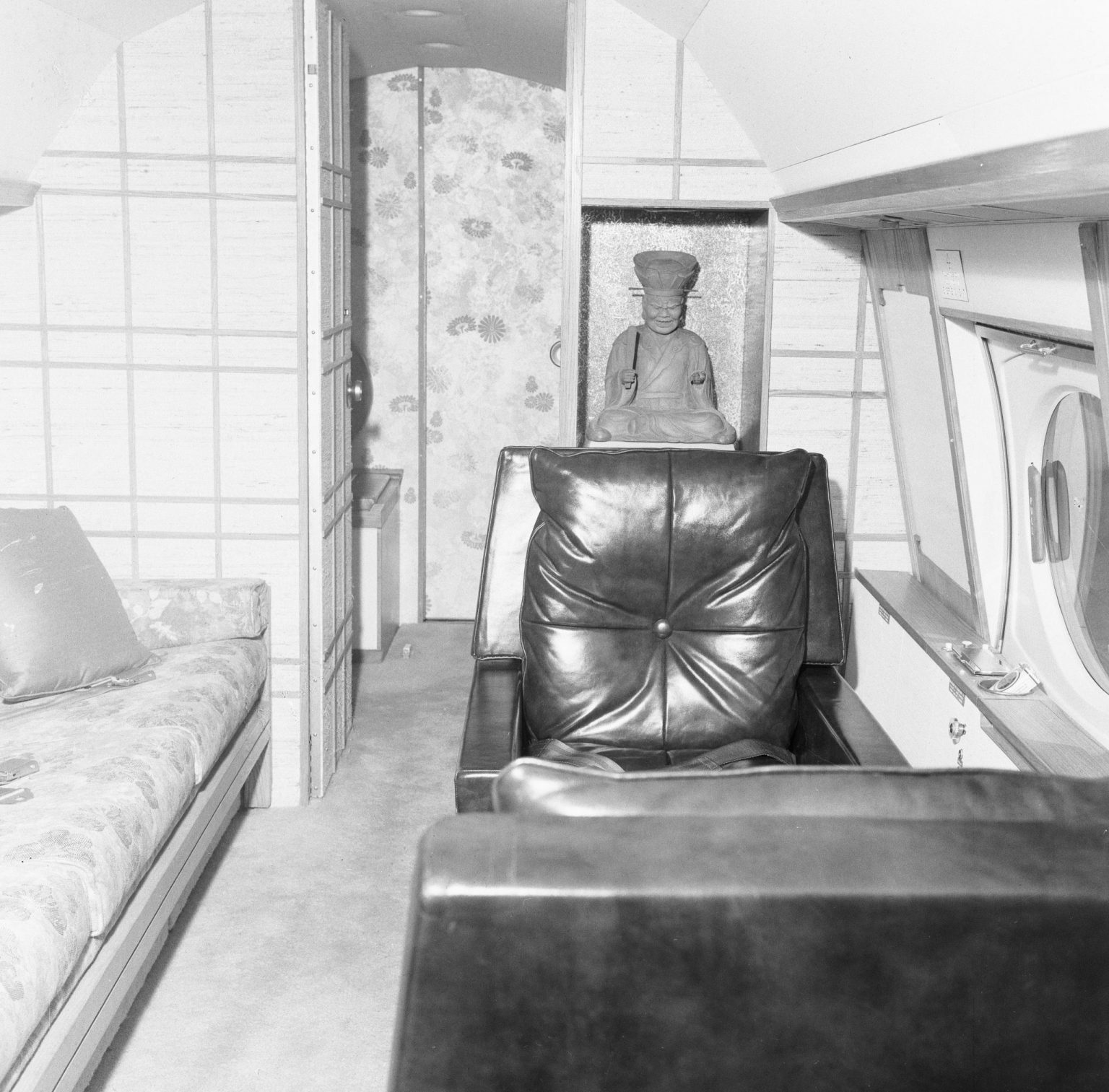 Flying In Style! Vintage Photos Of Celebrities And Their Private Jets ...