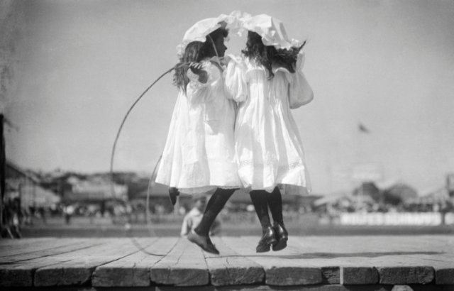 Here's Why Some People Thought the Pollock Sisters Were Proof of ...