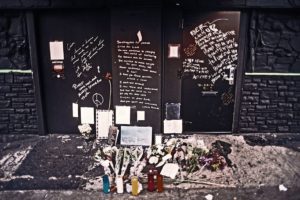 Remembering the Notorious Viper Room as It Closes Its Doors for Good ...