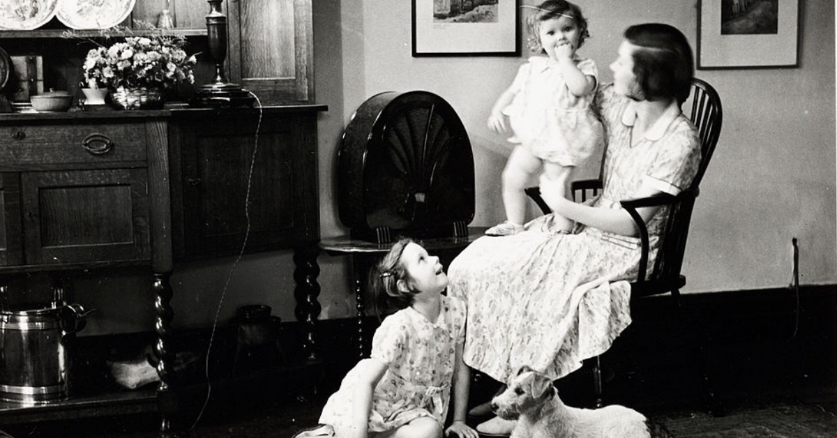 Forget Dan Humphrey - Aunt Sammy Was America's First 'Gossip Girl ...