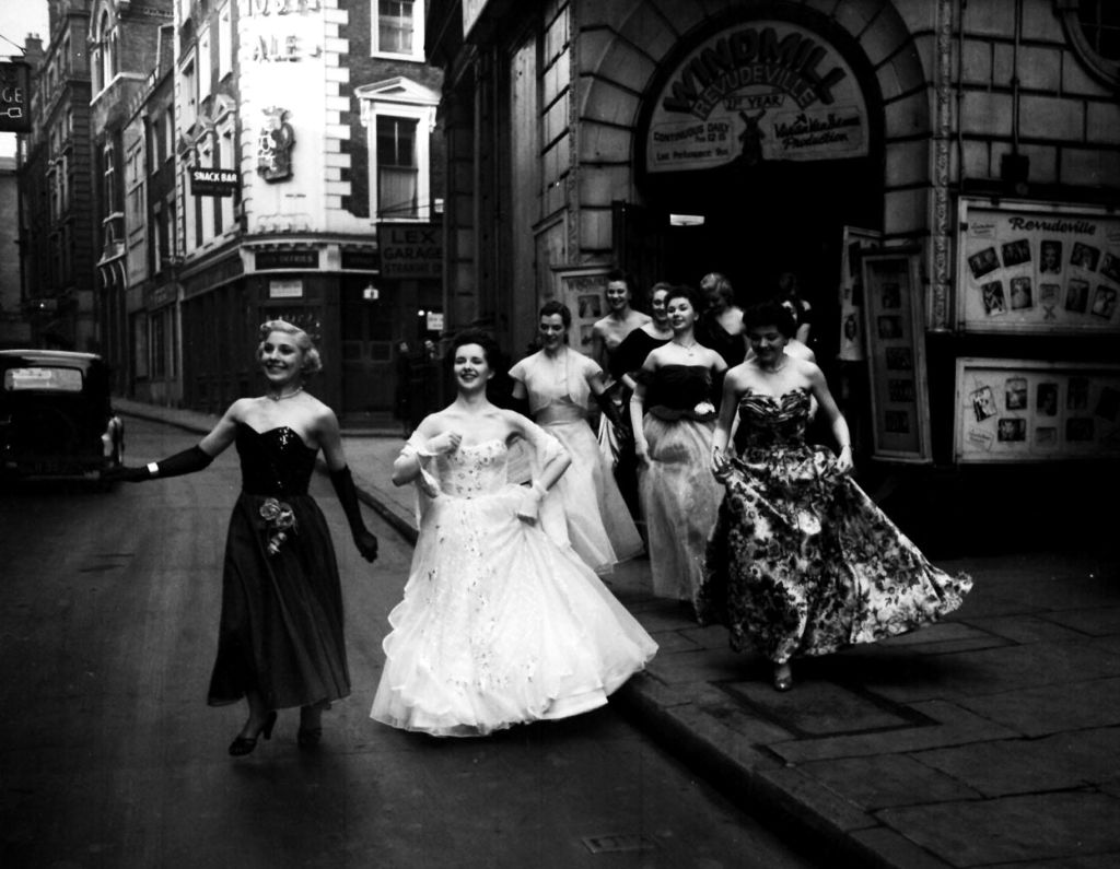 Ballroom Blitz: Meet the Burlesque Dancers Who Boosted British Morale ...