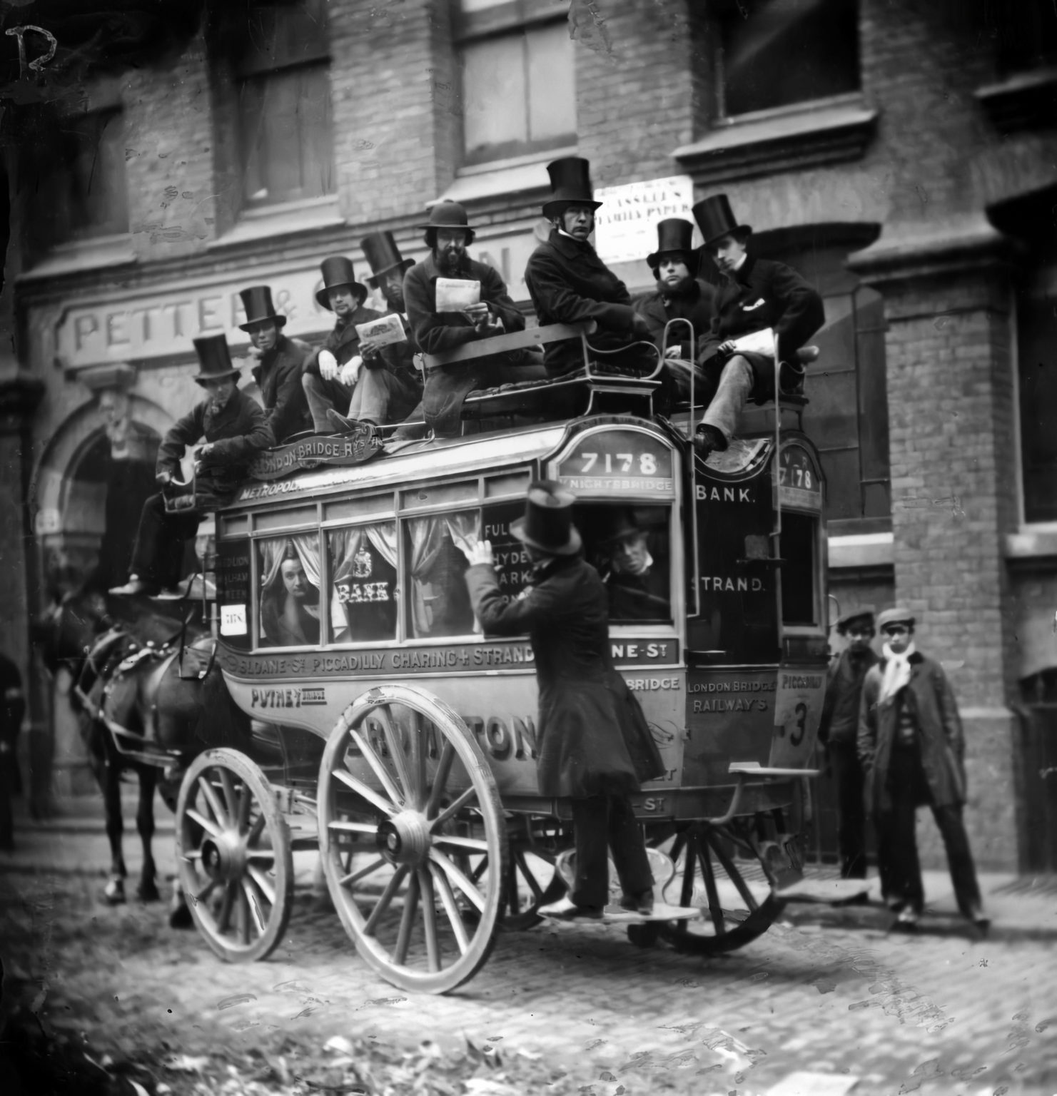 Take a Glimpse Into Victorian Life With These Remarkable Historic ...