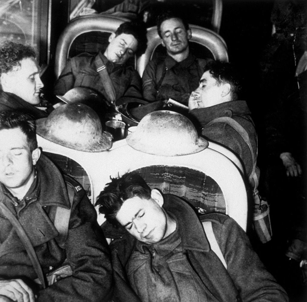 Incredible Images of the Dunkirk Evacuation | The Vintage News