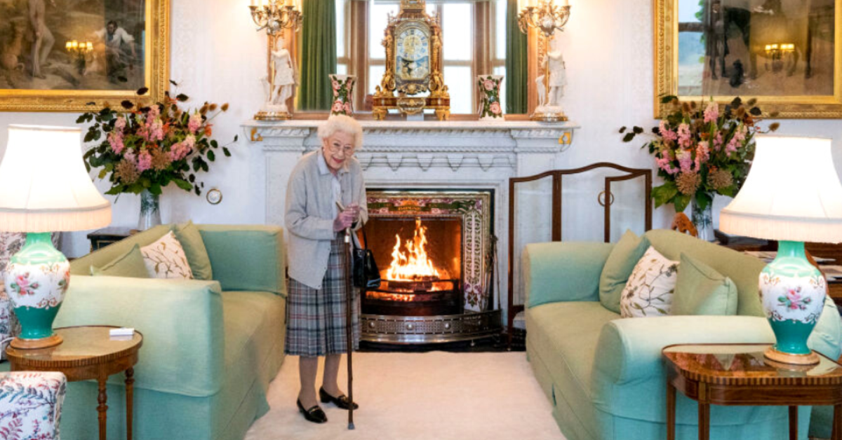 What The Photographer Who Took the Queen's Last Picture Says About the ...