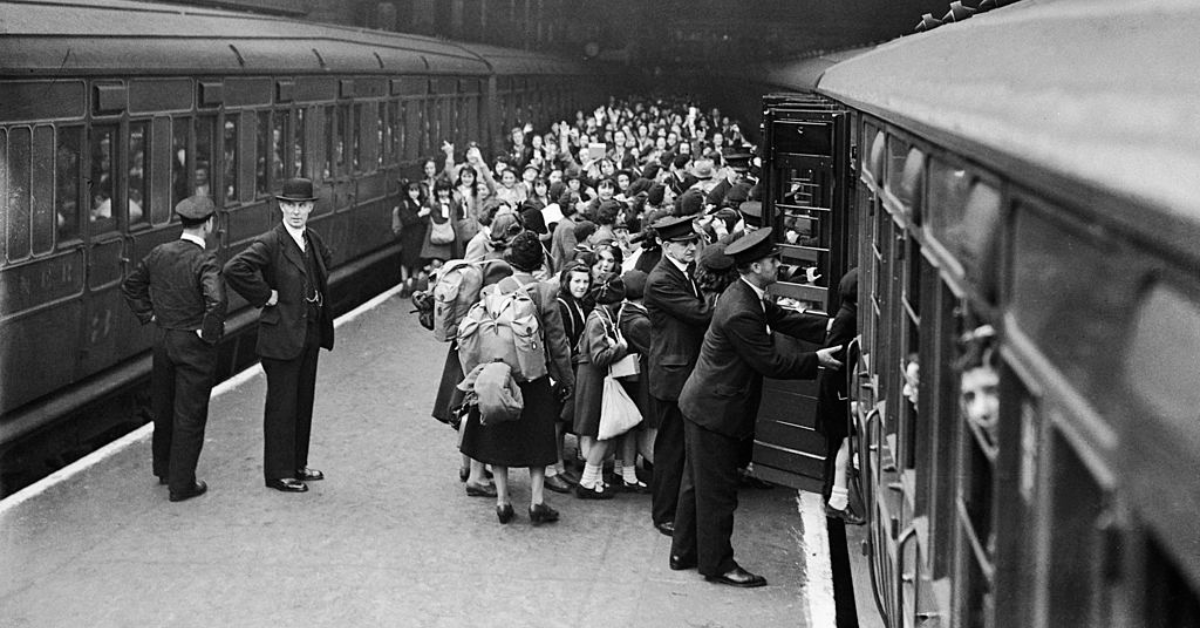 Is This WWII-Era Photo Proof of Time Travel? Social Media Users Think ...