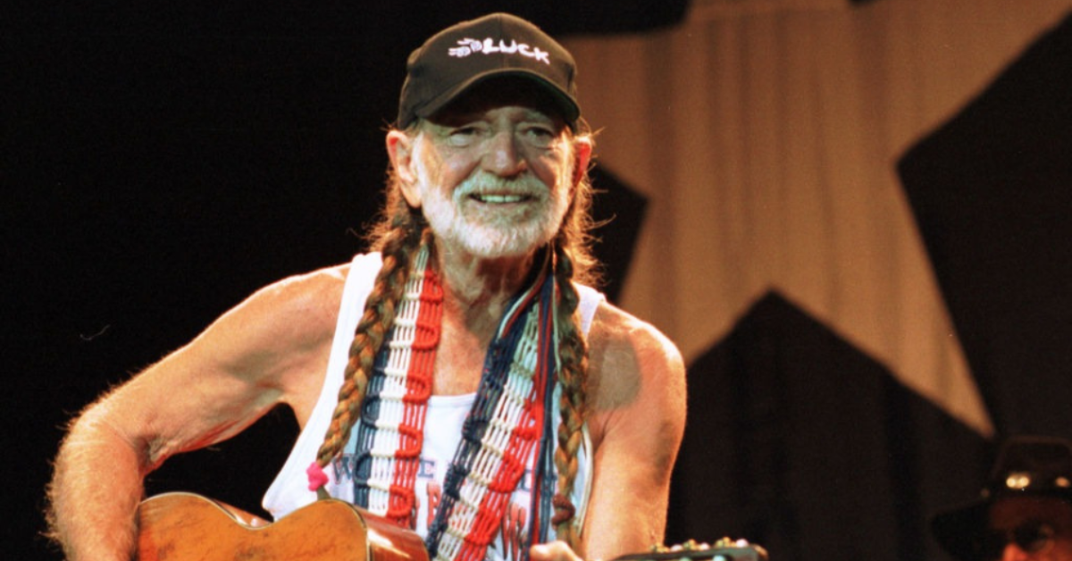 Willie Nelson Reveals Details About Friendships with Snoop Dogg and ...