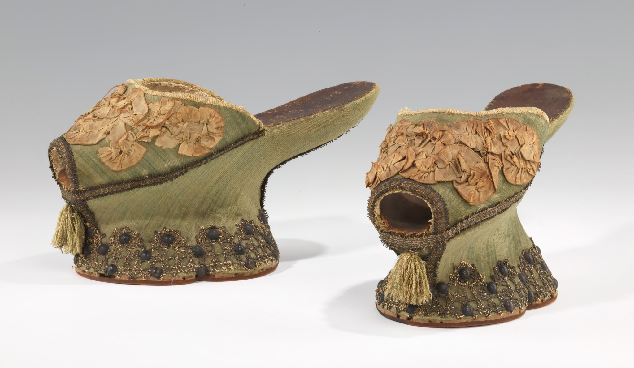 The Strangest Fashion Trends Throughout Time | The Vintage News